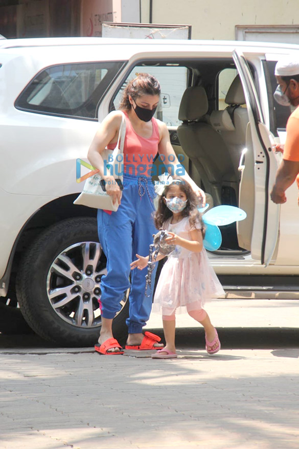Photos Soha Ali Khan snapped with her daughter Innaya in Bandra (3 ...