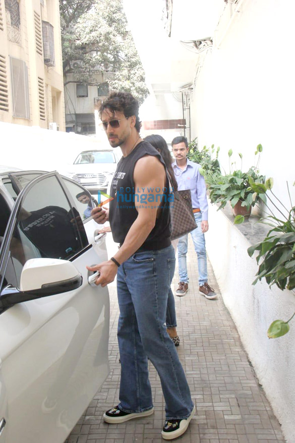 Photos Tiger Shroff snapped outside the Dharma office in Khar (4 ...