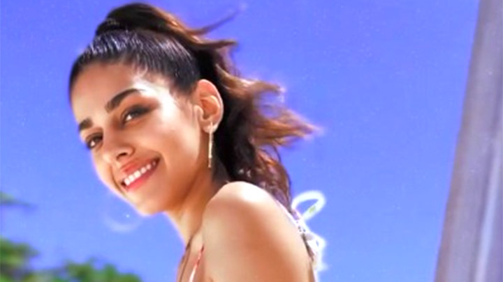 Alaya F looks super chic as she enjoys a day at the beach - Bollywood ...
