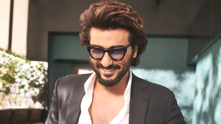 Arjun Kapoor poses for paps - Bollywood Hungama