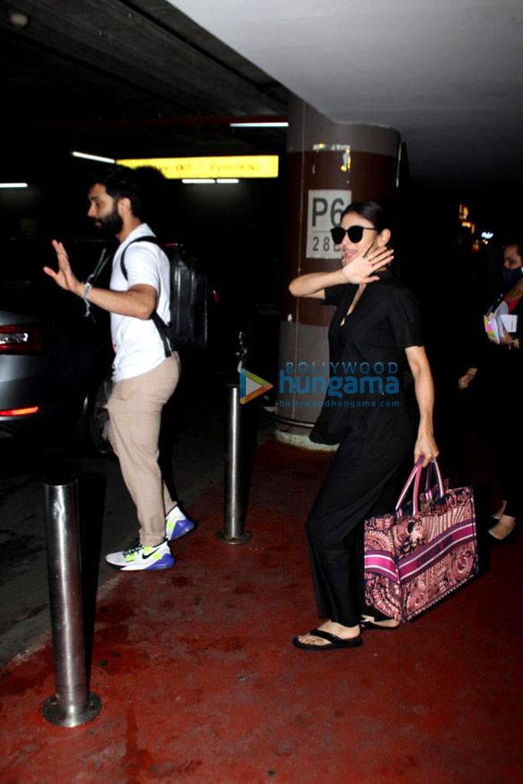 Photos Mouni Roy snapped with her husband at the Mumbai airport (2 ...