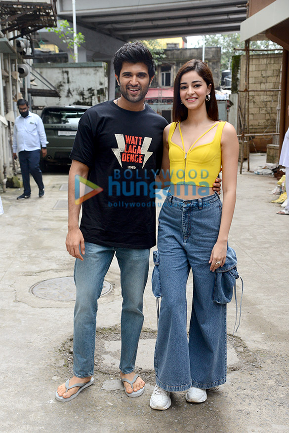 Photos Vijay Deverakonda and Ananya Panday snapped in South Mumbai (1 ...