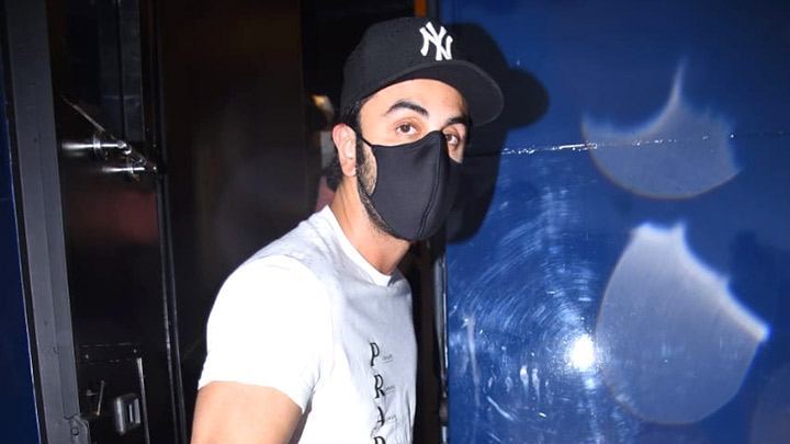Ranbir Kapoor spotted in a casual white tshirt and cap - Bollywood Hungama