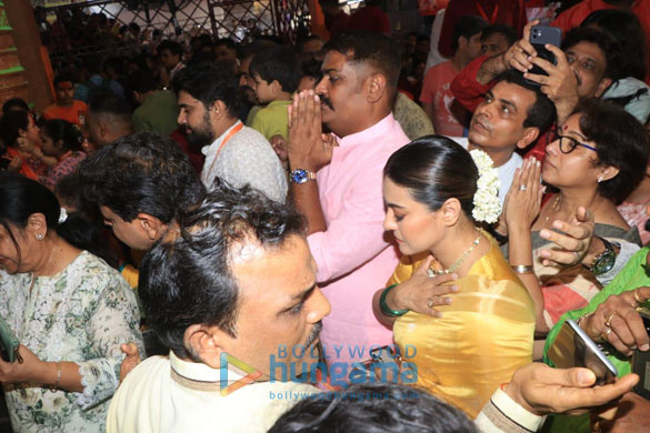 Photos Kajol and Revathi visit Lalbaugcha Raja to seek blessings (3 ...