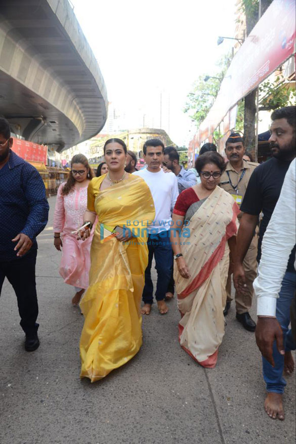 Photos Kajol and Revathi visit Lalbaugcha Raja to seek blessings (3 ...