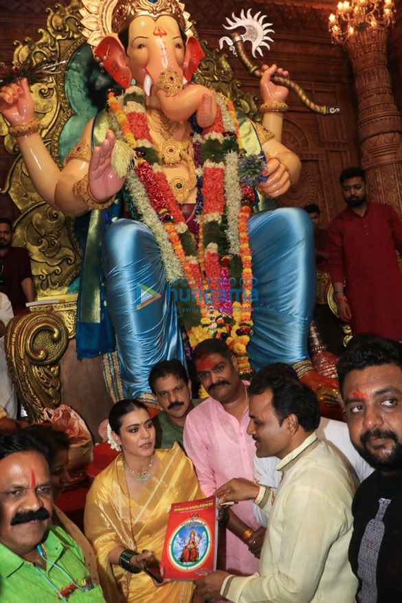 Photos Kajol and Revathi visit Lalbaugcha Raja to seek blessings (5 ...