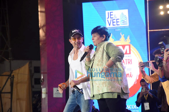 Photos Hrithik Roshan celebrates Navratri with Falguni Pathak in ...