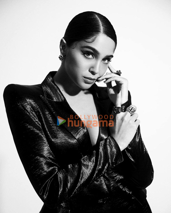 Sharvari Wagh Photos, Images, HD Wallpapers, Sharvari Wagh HD Images ...