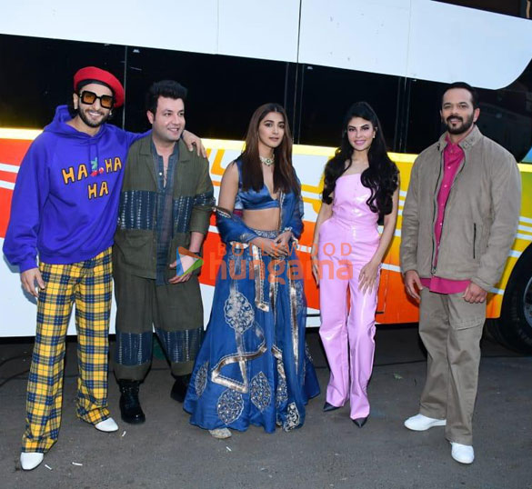 Photos Cast of Cirkus promote the film on sets of The Kapil Sharma Show ... Photos Cast of Cirkus promote the film on sets of The Kapil Sharma Show ...