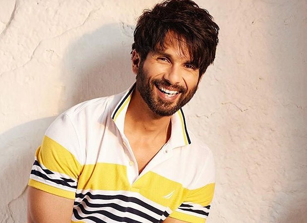 Shahid Kapoor “just relaxing” after a long day is a mood! Watch ...