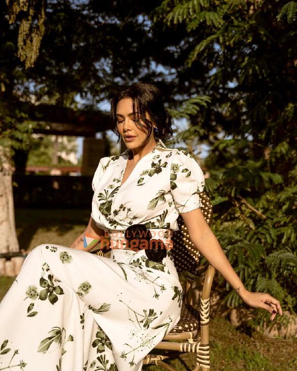 Esha Gupta Photos, Images, HD Wallpapers, Esha Gupta HD Images, Photos ...