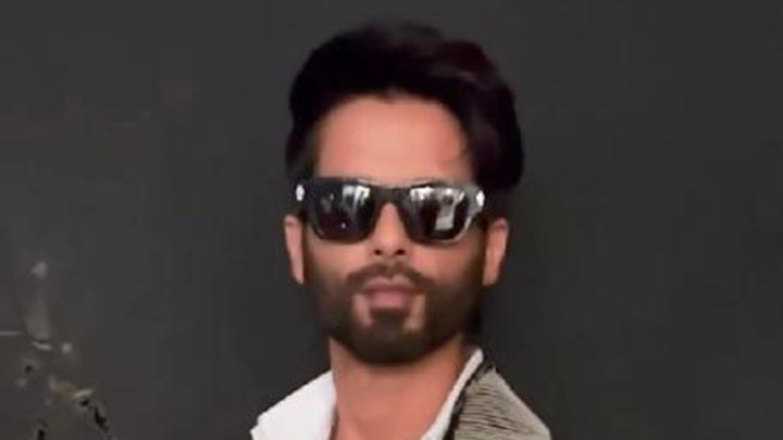 It's always a good time for some fun BTS from Shahid Kapoor's Farzi ...