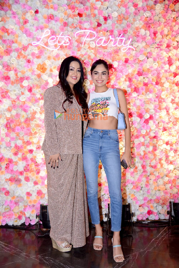 Photos: Amruta Fadnavis, Manmeet Singh, Mehak Ghai and others attend ...