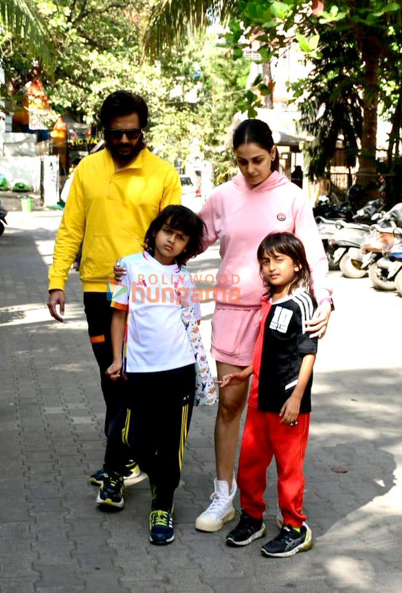 Photos Riteish Deshmukh, Genelia D’Souza snapped with their kids in ...