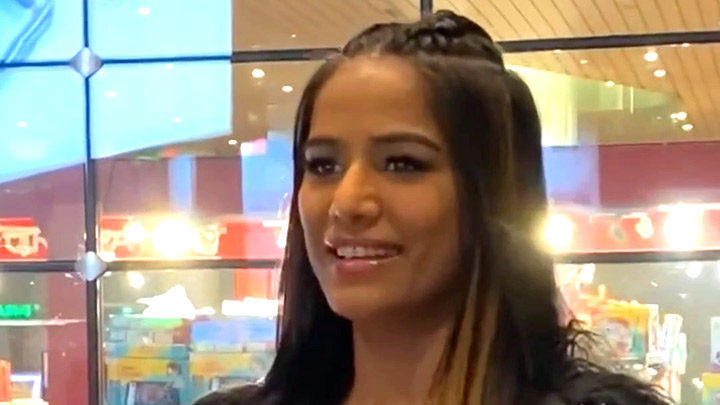 Poonam Panday sizzles in black at the airport - Bollywood Hungama