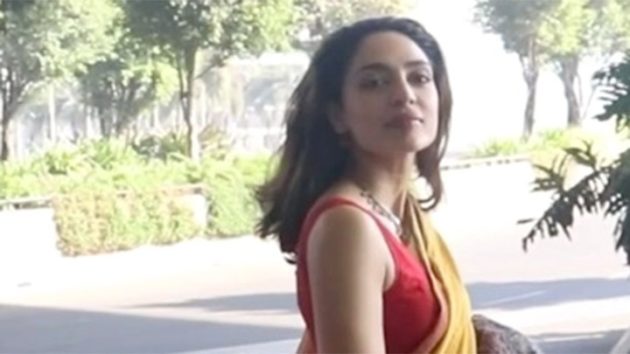 Sobhita Dhulipala looks gorgeous in a yellow saree at the airport - Bollywood Hungama