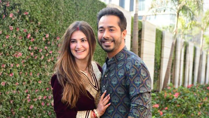 Newlyweds Shivaleeka Oberoi & Abhishek Pathak pose for paps - Bollywood ...