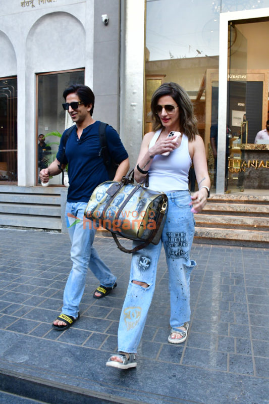 Photos: Sussanne Khan and Arslan Goni spotted outside a salon in Bandra ...
