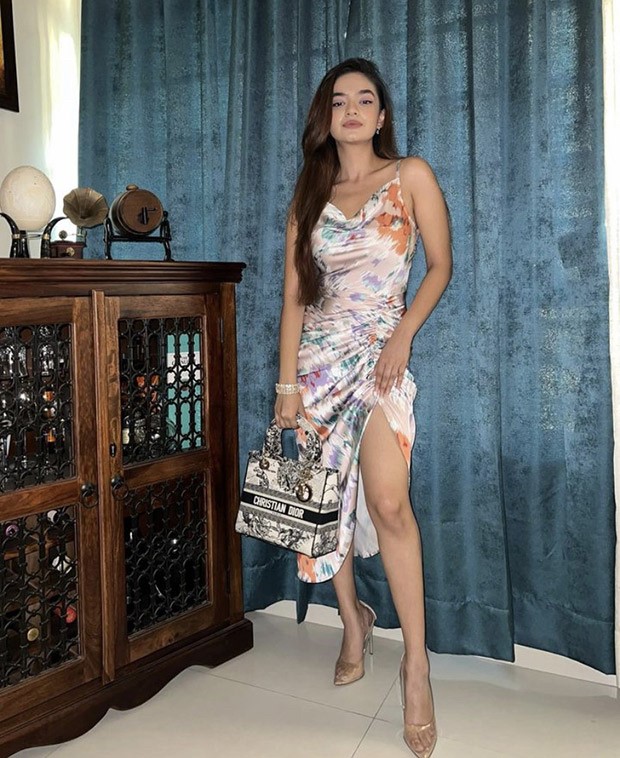 We Are Already In The Mood For A Party Thanks To Anushka Sens Illusion
