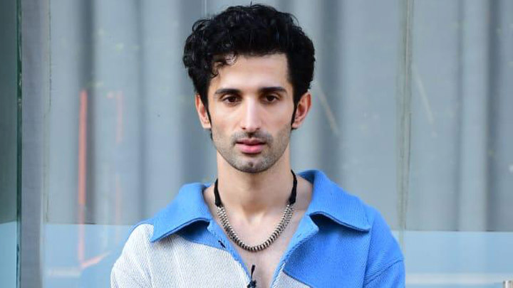 Siddhant Gupta donnes a dapper look for Jubilee promotions - Bollywood Hungama