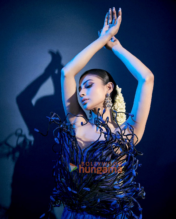 Mouni Roy Photos, Images, HD Wallpapers, Mouni Roy HD Images, Photos ...