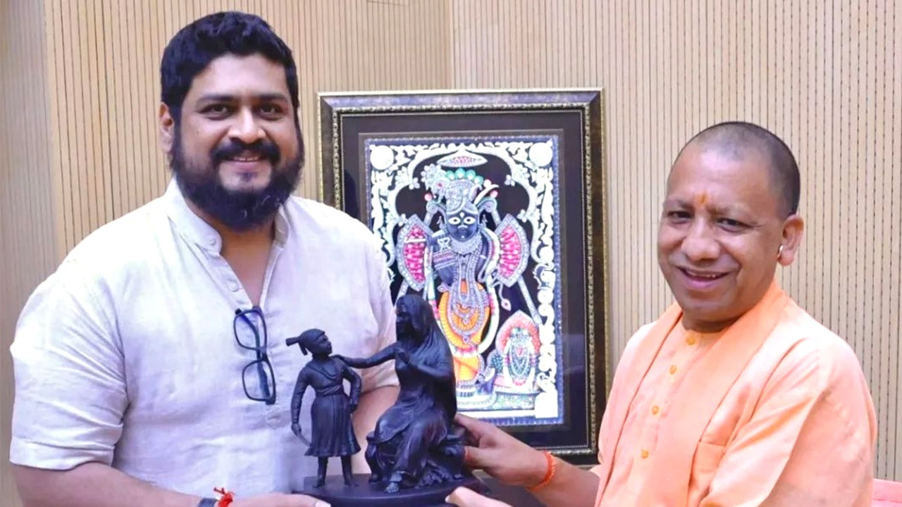Adipurush director Om Raut meets UP Chief Minister; gifts statue of ...