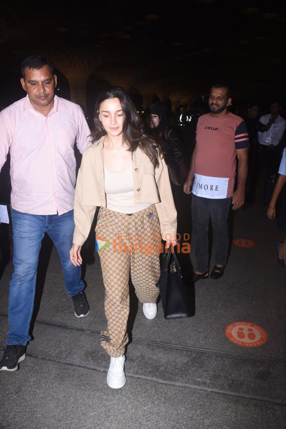 Photos Alia Bhatt snapped at the airport (2) | Alia Bhatt Images ...