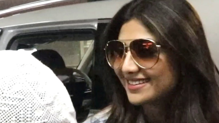 Shilpa Shetty and family get papped at the airport - Bollywood Hungama