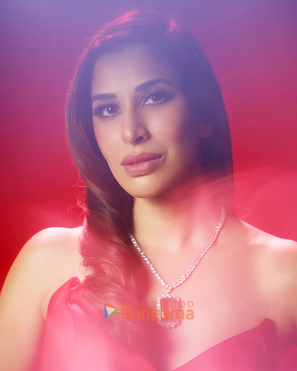 Sophie Choudry Photos, Images, HD Wallpapers, Sophie Choudry HD Images ...