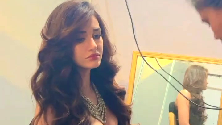 Disha Patani bouncy hair look is fabulous - Bollywood Hungama