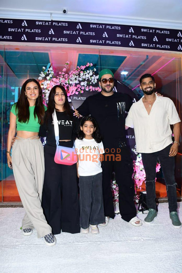 Photos Shraddha Kapoor, Jasmin Bhasin and Aly Goni snapped at Sweat ...