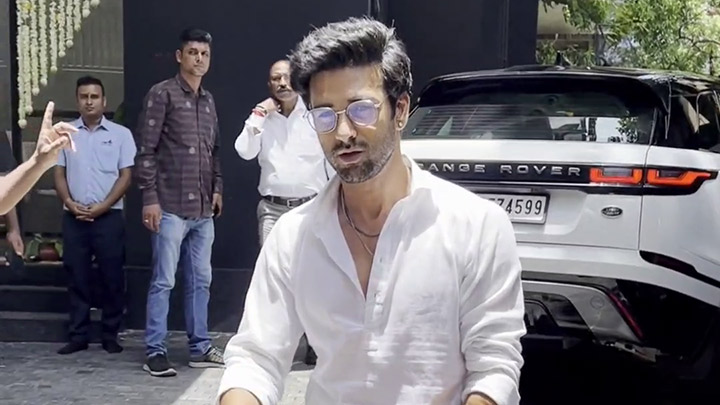 Pulkit Samrat looks dashing in a white kurta as he poses for paps ...