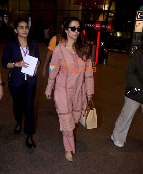 Photos Sara Ali Khan and Malaika Arora snapped at the airport (4 ...
