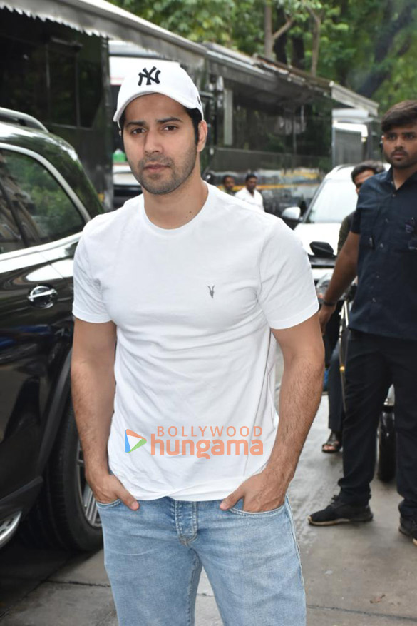 Photos: Varun Dhawan snapped on location of a shoot | Parties & Events - Bollywood Hungama