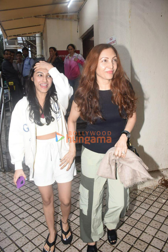 Photos Sherlyn Chopra, Tanisha Santoshi and Manila Santoshi snapped at ...