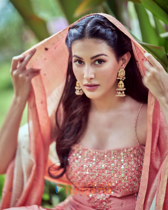 Amyra Dastur Photos, Images, HD Wallpapers, Amyra Dastur HD Images, Photos - Bollywood Hungama
