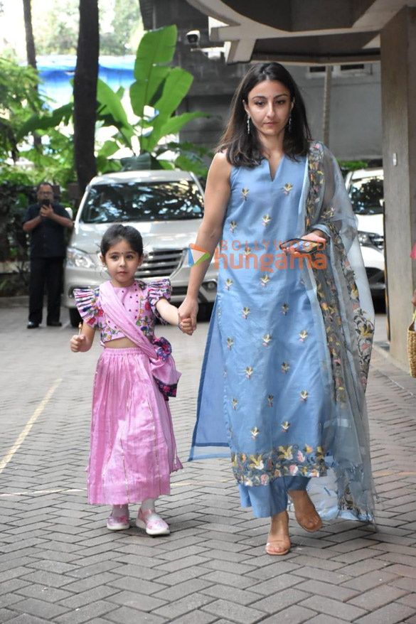 Photos Sara Ali Khan, Soha Ali Khan and Saba Ali Khan snapped at ...