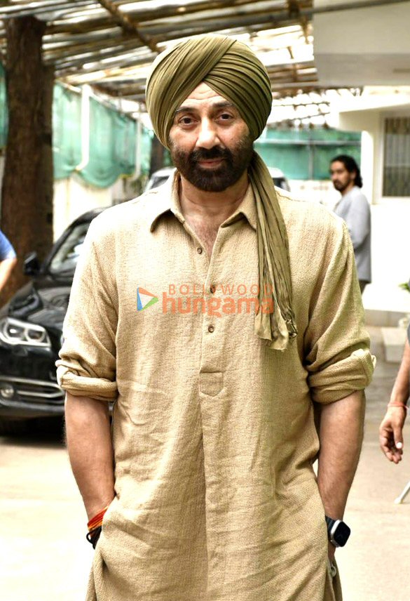 Photos Sunny Deol snapped with his fans at Sunny Super Sound (4 ...