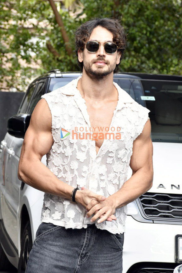 Photos: Tiger Shroff snapped at Pooja Entertainment’s office in Juhu ...