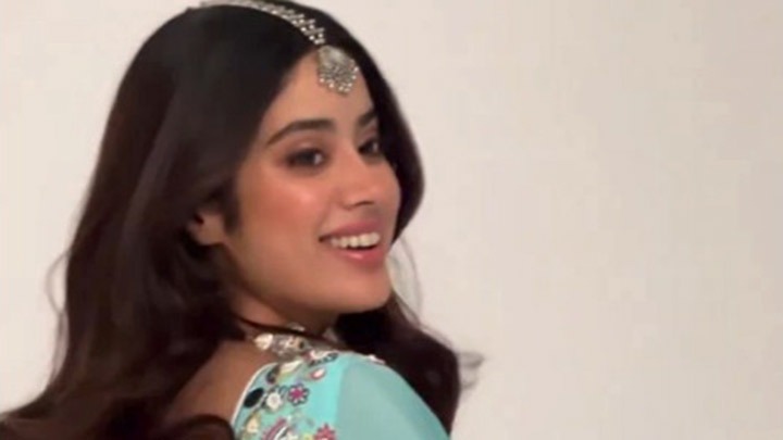 Rocking the traditional wear with grace, Janhvi Kapoor - Bollywood Hungama