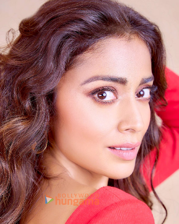 Shriya Saran Photos, Images, HD Wallpapers, Shriya Saran HD Images ...