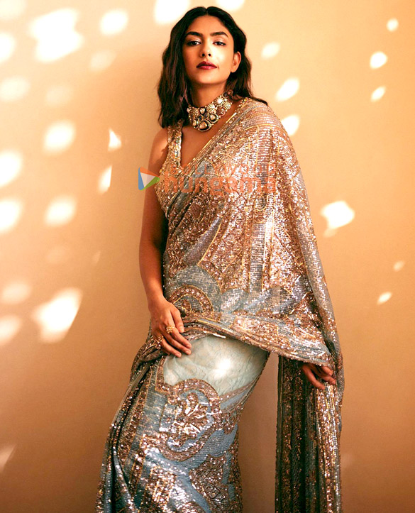 Mrunal Thakur Photos, Images, HD Wallpapers, Mrunal Thakur HD Images ...