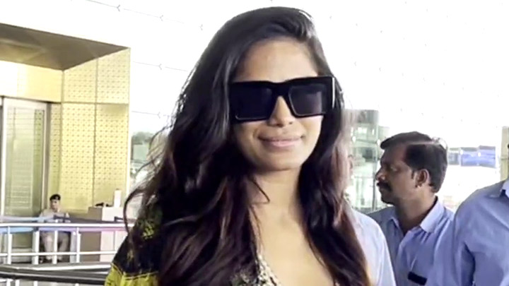 Poonam Panday greets paps at the airport as she gets clicked in a maxi ...