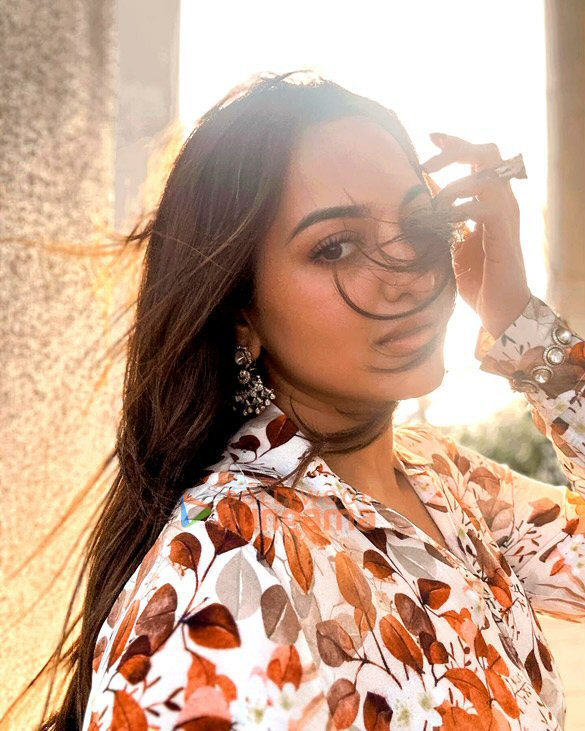 Sonakshi Sinha Photos, Images, HD Wallpapers, Sonakshi Sinha HD Images ...