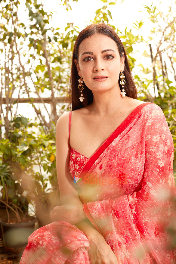 Dia Mirza Photos Images Hd Wallpapers Dia Mirza Hd Images Photos Bollywood Hungama