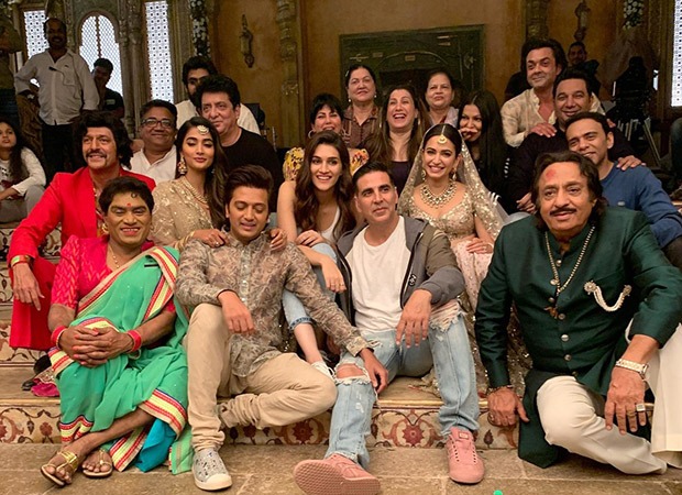Housefull 4 Movie: Review | Release Date (2019) | Songs | Music ...