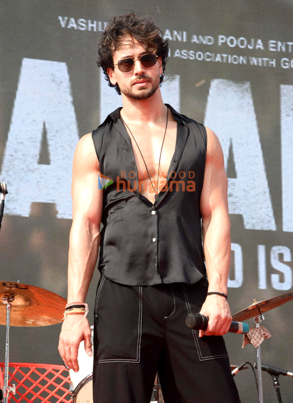 Photos Tiger Shroff and Kriti Sanon snapped during Ganapath – A Hero Is ...