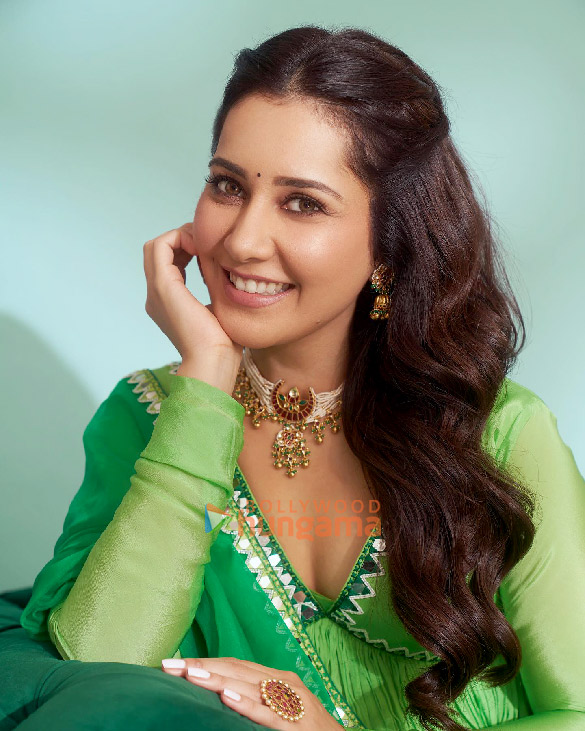 Raashii Khanna Photos, Images, HD Wallpapers, Raashii Khanna HD Images ...