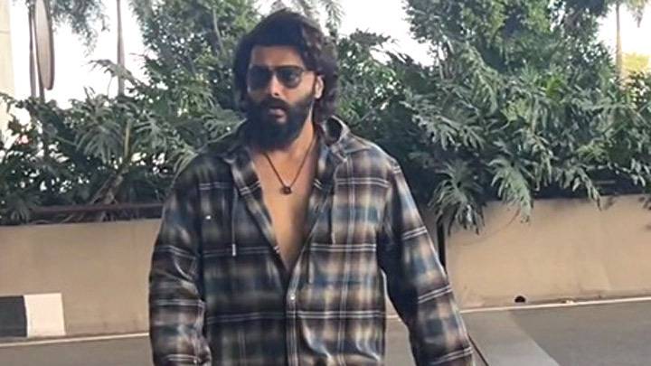 Khatarnaak look! Paps compliment Arjun Kapoor as he gets clicked at the ...