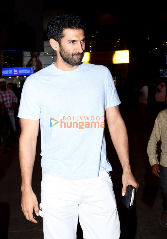 Photos Siddhant Chaturvedi and Aditya Roy Kapur snapped at the airport (1) | Aditya Roy Kapur ...